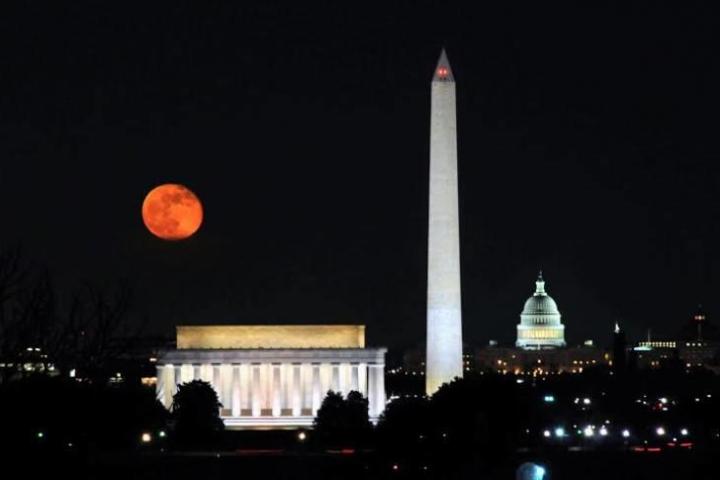 Full Moonrise Over the Nation’s Capital | Washington Photo Safari