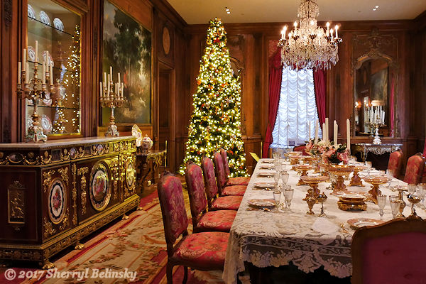 Holiday Decorations At The Hillwood Museum! | Washington Photo Safari